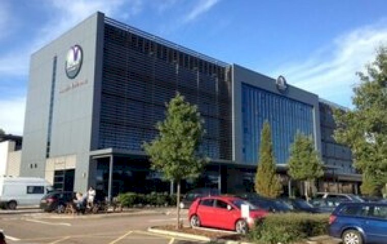 Book a parking spot in ParkBee Village Hotel London Watford car park